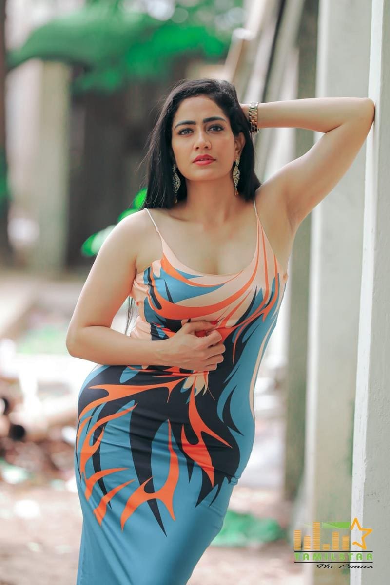 Actress komal sharma Latest Photos | Tamilstar Actress komal sharma Latest Photos | Tamilstar